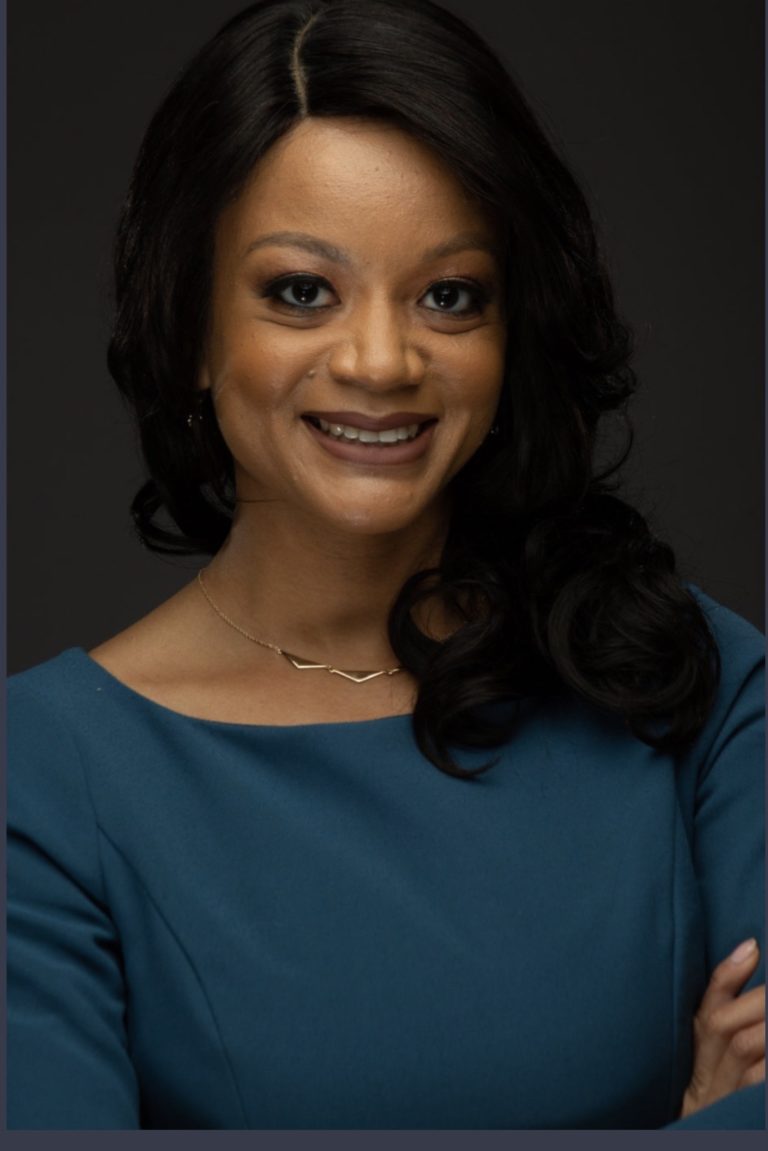 About – Julia Jenae