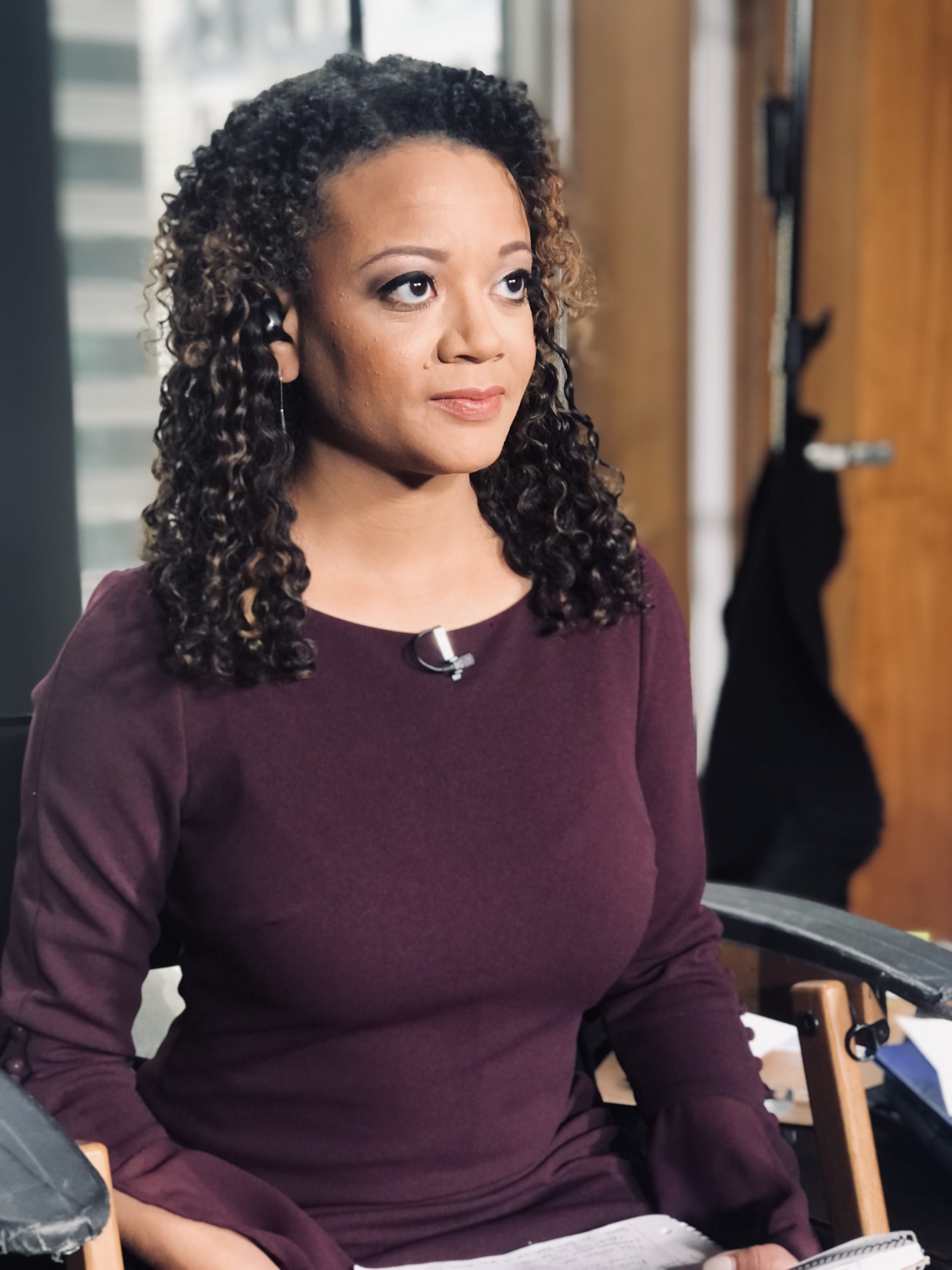 About – Julia Jenae